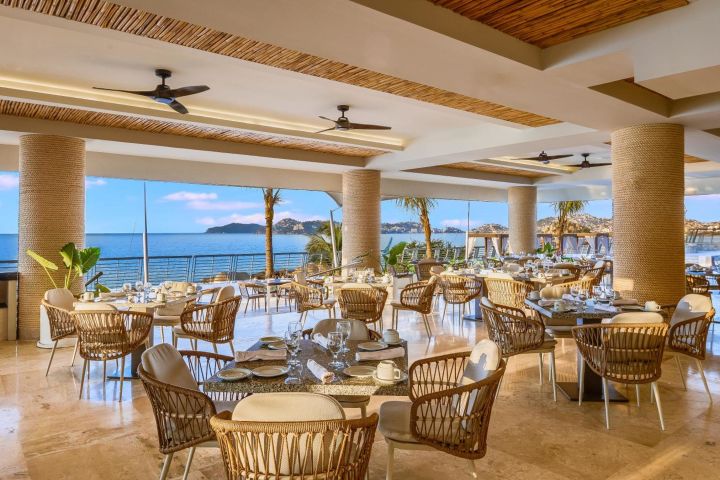 Mediterranean Vibes in This Beachfront Acapulco Resort 🌀🇲🇽