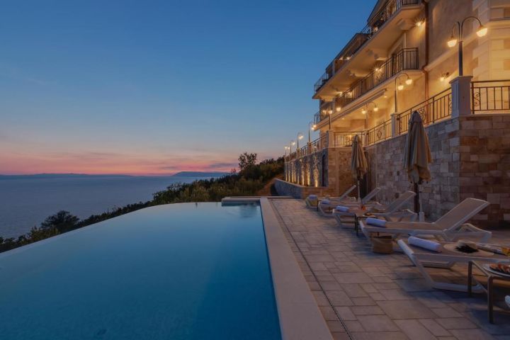 Croazia 😱 Hotel 4* con infinity pool fronte mare 🐠