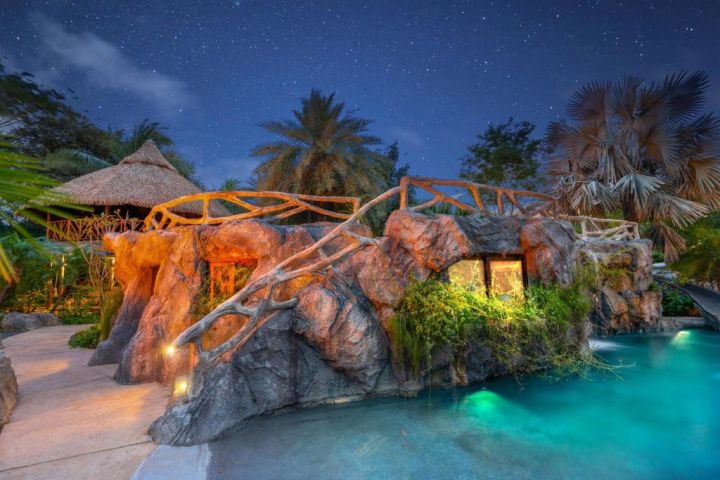 This Costa Rican Resort Has a Three-Tier Infinity Cave Pool 🪨 🍹