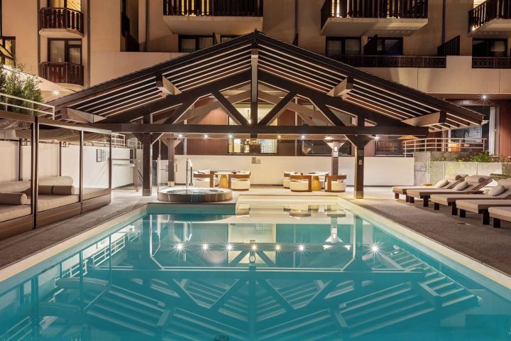 Hotel 4* con piscina climatizada y vistas a los Alpes 🧖🏻‍♀️