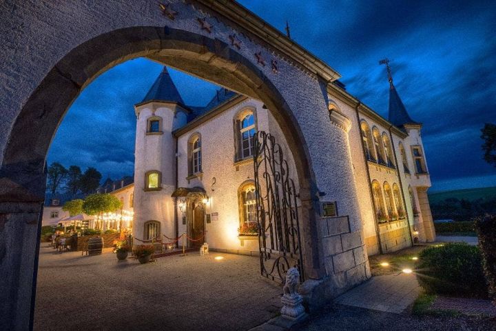 Dreamy mini-break to 4⭐️ Chateau with cave spa
