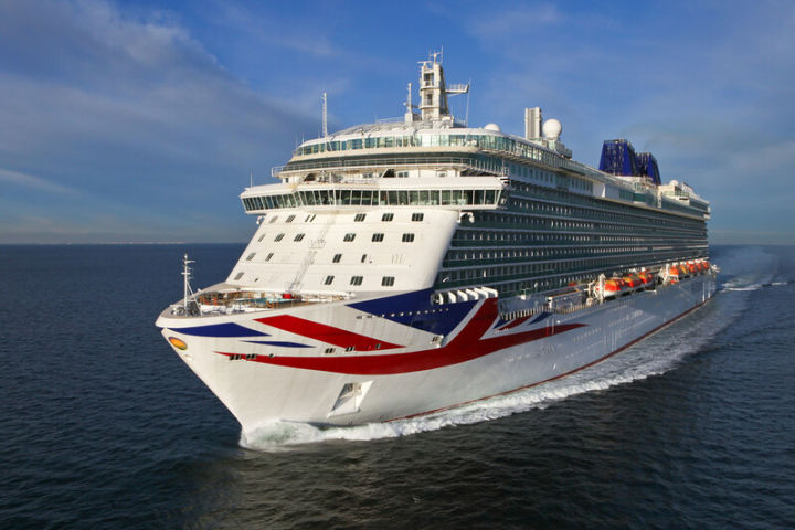 Sail around the Caribbean for 14 nights on a full-board cruise 🚢 😍 🏝️