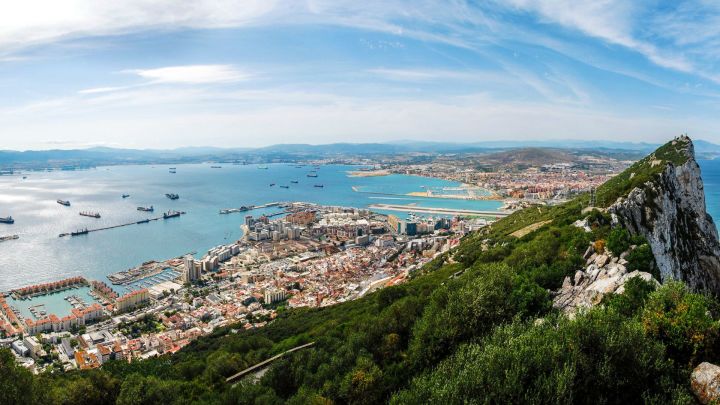 4⭐ Gibraltar winter-sun holiday under £200 🏖️☀️😎