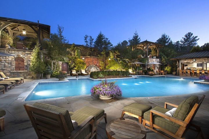 Stay at a European-Style Mountain Inn in North Carolina | TravelPirates