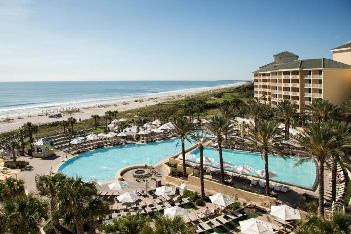 Affordable Stay at a Florida AAA Four‑Diamond Beach Resort 💎🌞