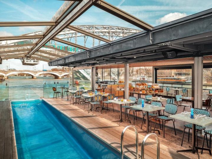STUNNING 4⭐️ Paris floating hotel with pool 💦