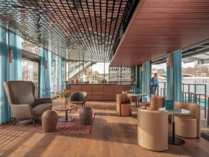 STUNNING 4⭐️ Paris floating hotel with pool 💦