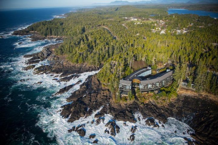 Wake Up to the Pacific at This Canadian Oceanfront Resort | TravelPirates