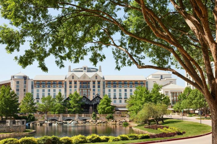 Everything's Bigger at This Lone Star Resort 💦 🌟