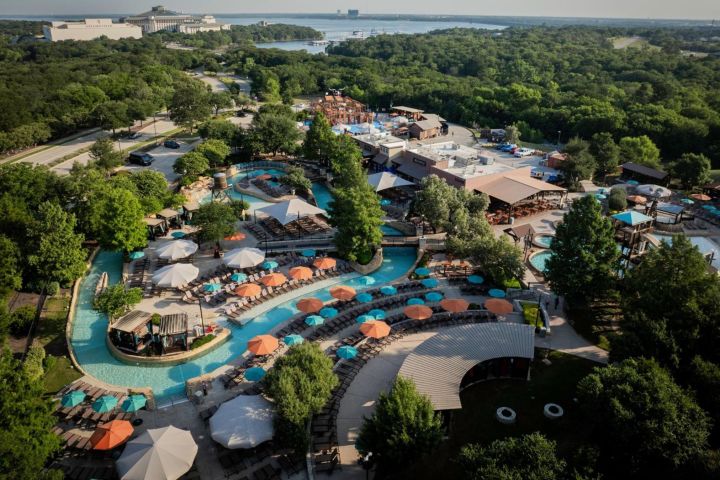 Everything's Bigger at This Lone Star Resort 💦 🌟