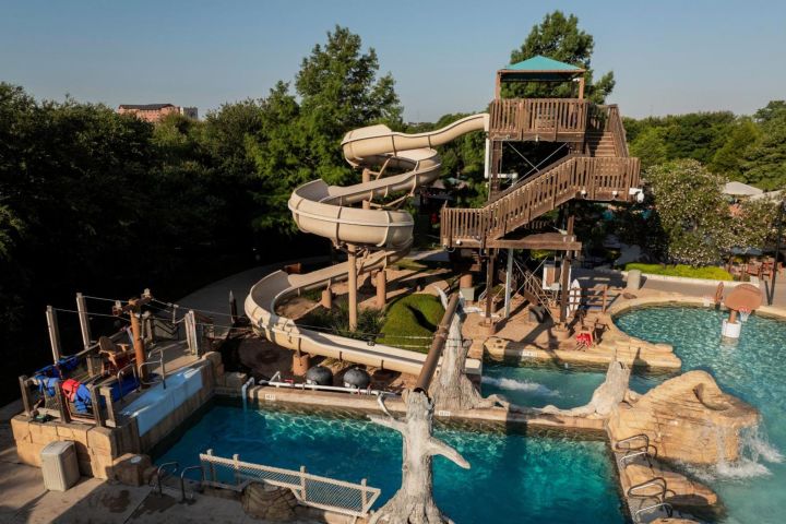 Everything's Bigger at This Lone Star Resort 💦 🌟