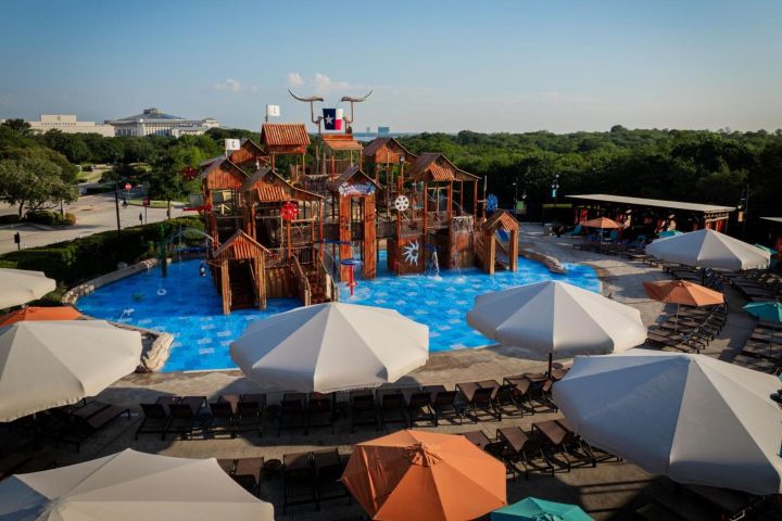 Everything's Bigger at This Lone Star Resort 💦 🌟