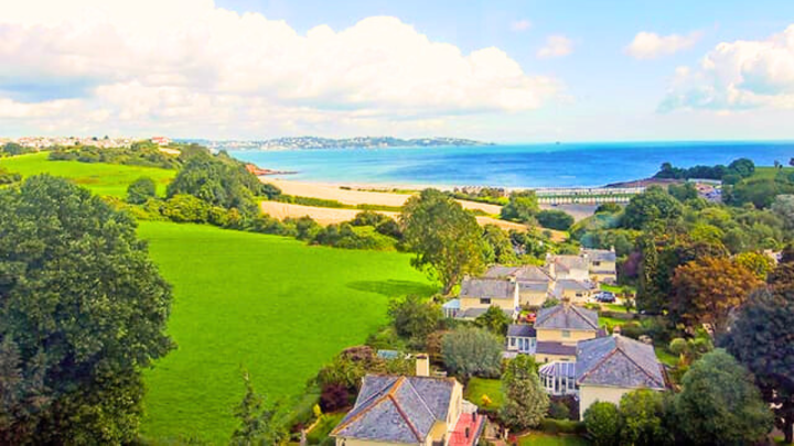 Lush 4⭐️ Devon countryside escape at beachfront hotel 😍