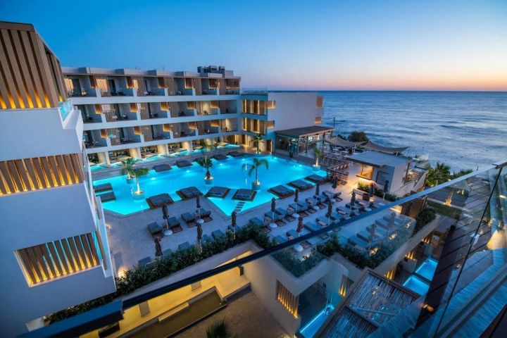 5⭐️ half-board Crete getaway in beachfront spa hotel 🌴