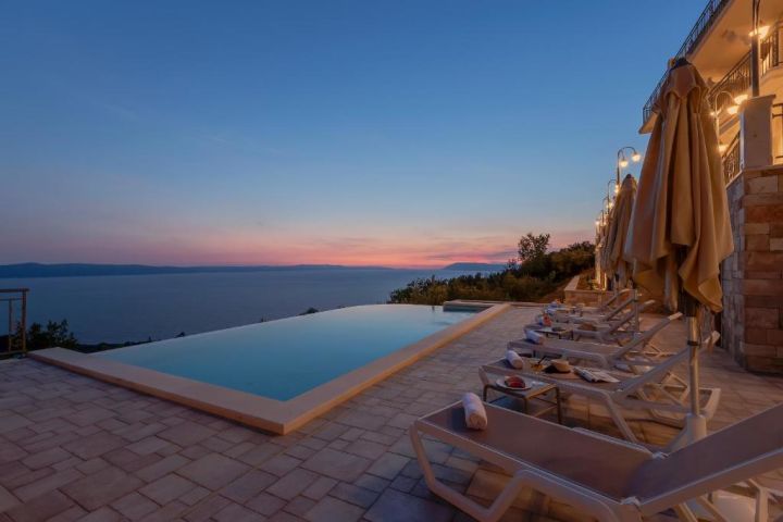 Croazia 😱 Hotel 4* con infinity pool fronte mare 🐠